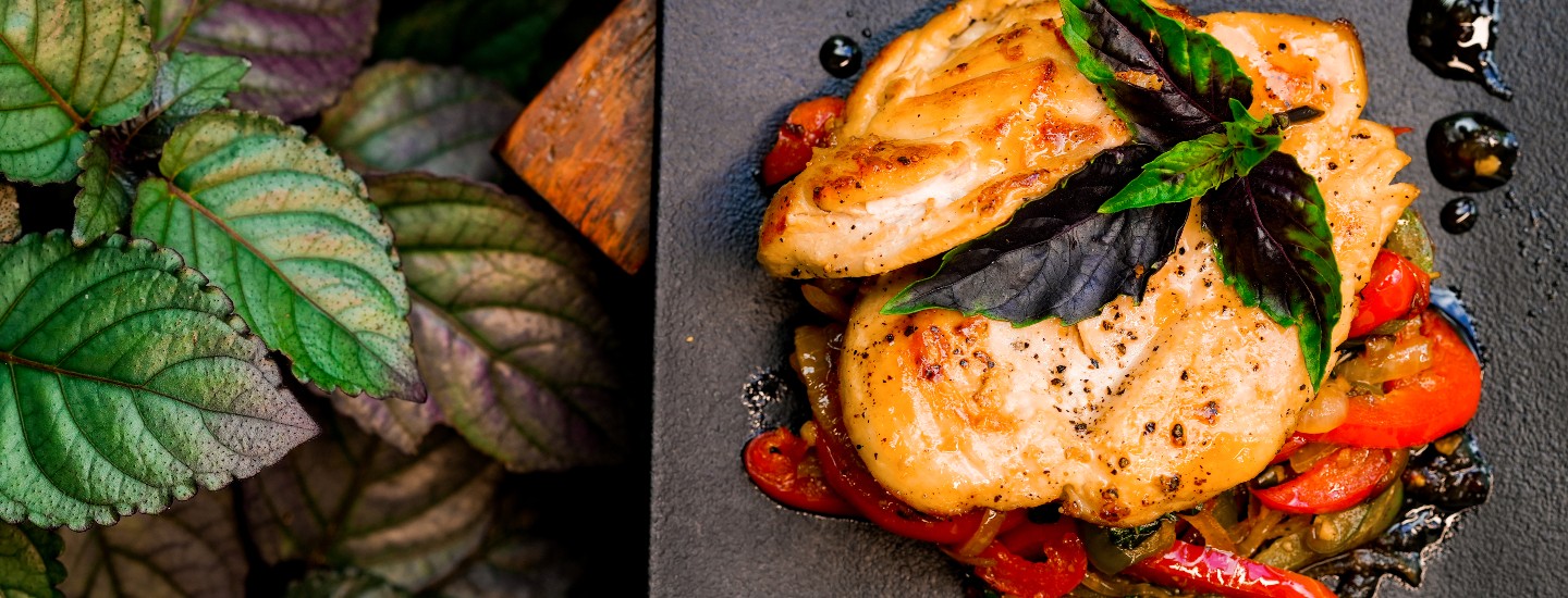 Curries multi-cuisine restaurant in Assonora, Goa - Club Mahindra